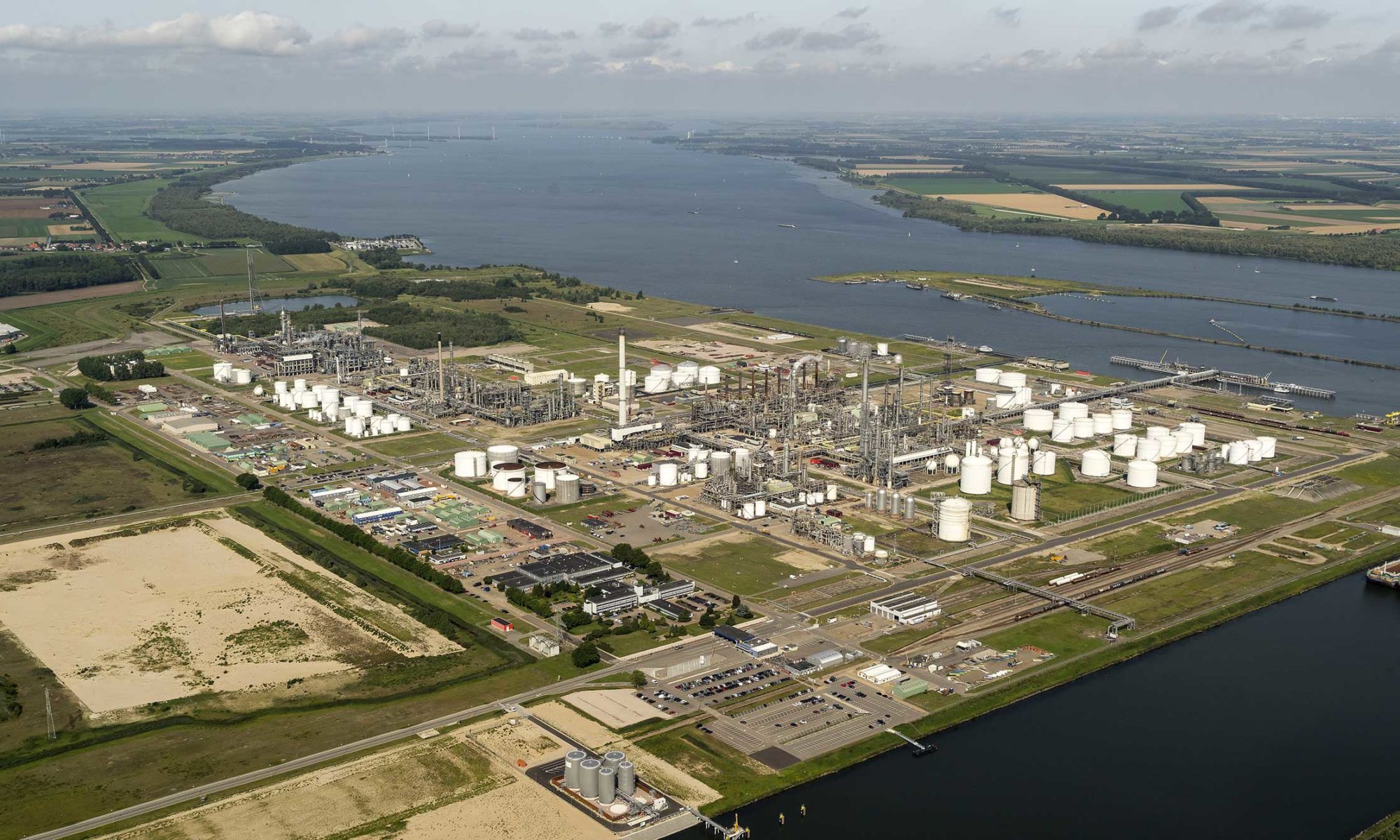 Shell investeert miljarden in verduurzaming Chemicals Park Moerdijk ...